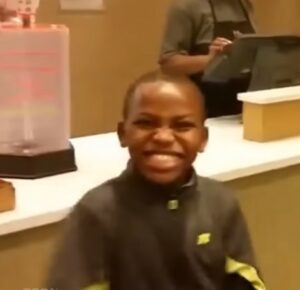 Soldier ordering Taco Bell meal stops cold when he hears heartbreaking ...