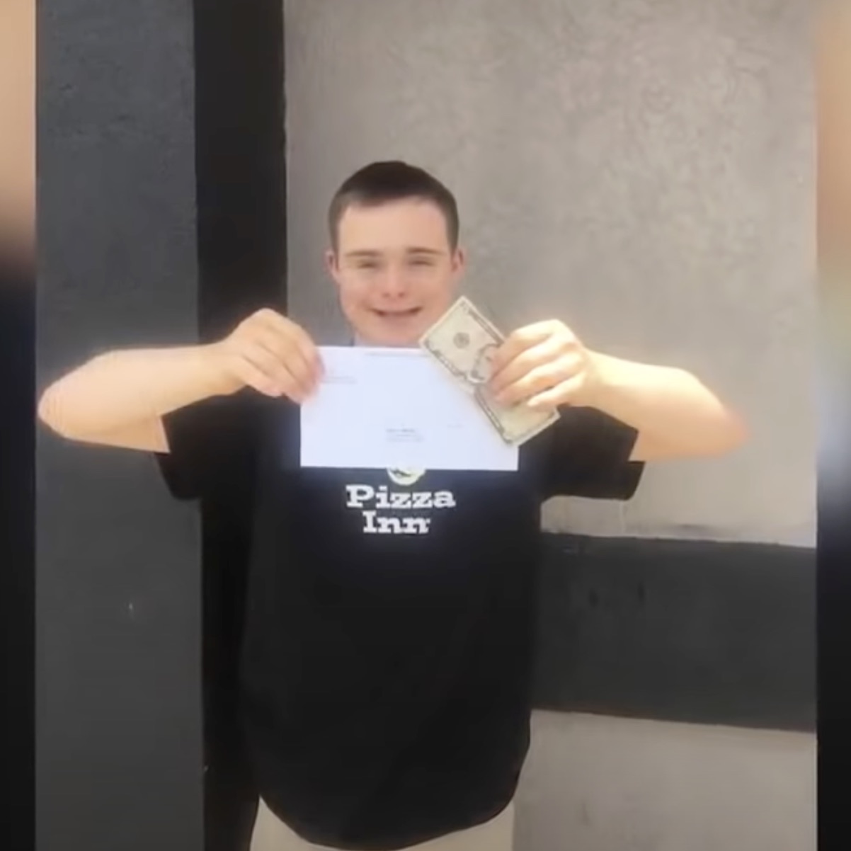 Angry man demands owner post sign about special needs employee so she ...