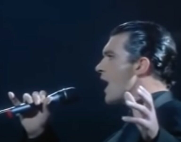 Antonio Banderas shows off his incredible vocal range with ‘Phantom of ...