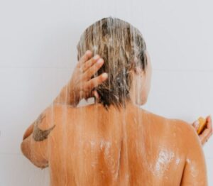 10 Reasons To Shower At Night According To Science